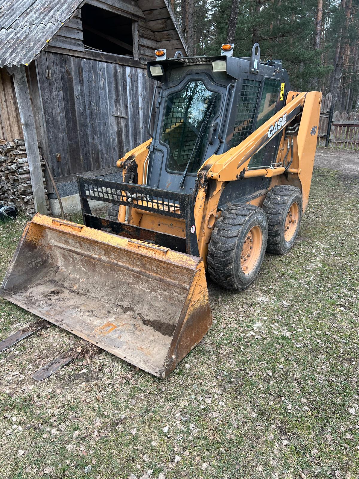 BOBCATI / MINI IEKRĀVĒJI CASE 410 | Geotraktors